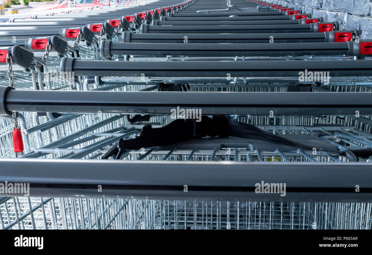 Coin trolley hi-res stock photography and images - Alamy