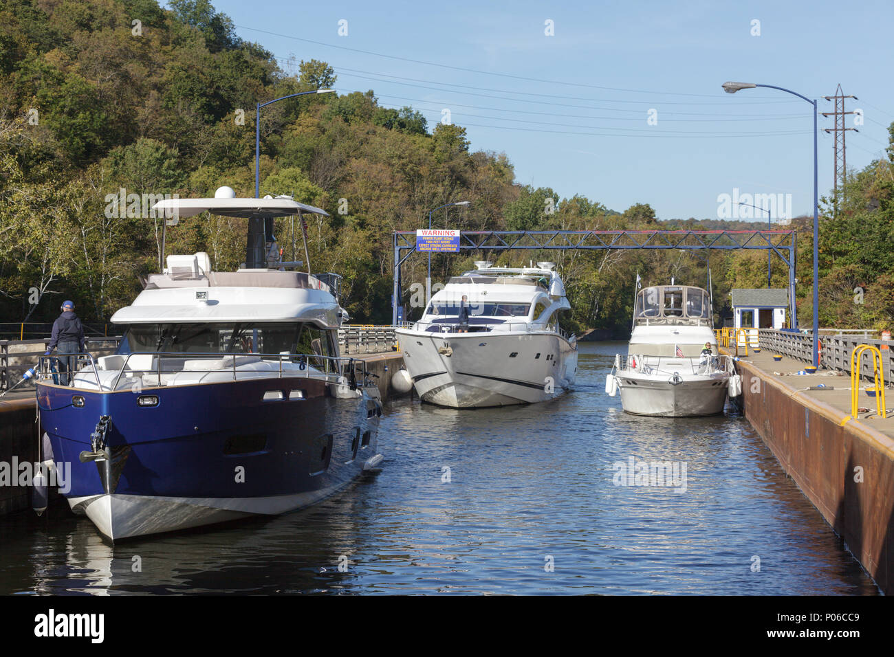 New york sightseeing boats hi-res stock photography and images - Alamy