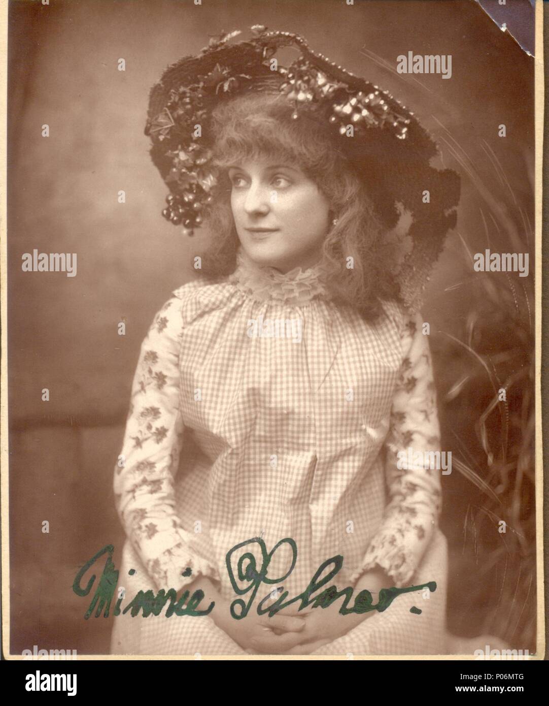 Signature theatrical hi-res stock photography and images - Alamy