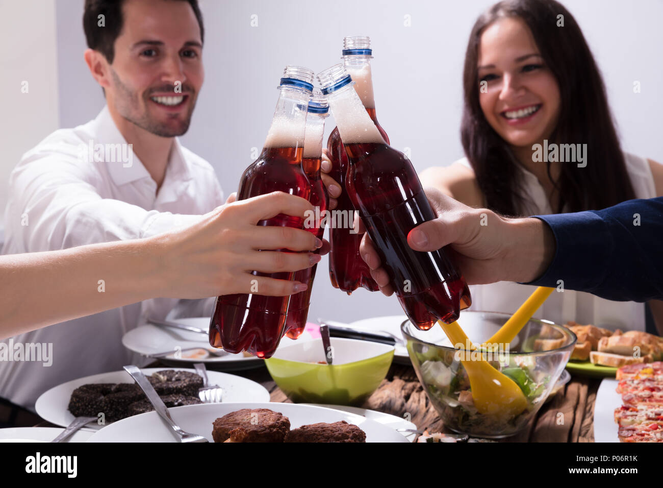 Friends drinking lemonade hi-res stock photography and images - Alamy