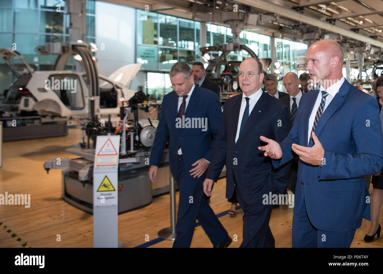 08 June 2018, Germany, Dresden: Albert II, Prince of Monaco (r); Thomas ...