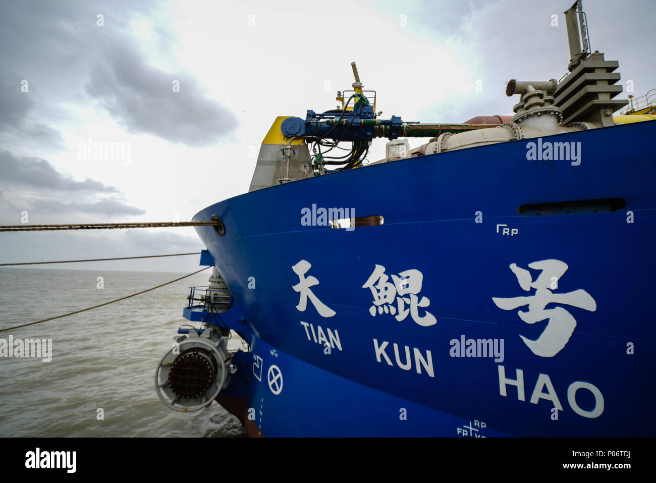 (180608) -- QIDONG, June 8, 2018 (Xinhua) -- Chinese-built dredging ...