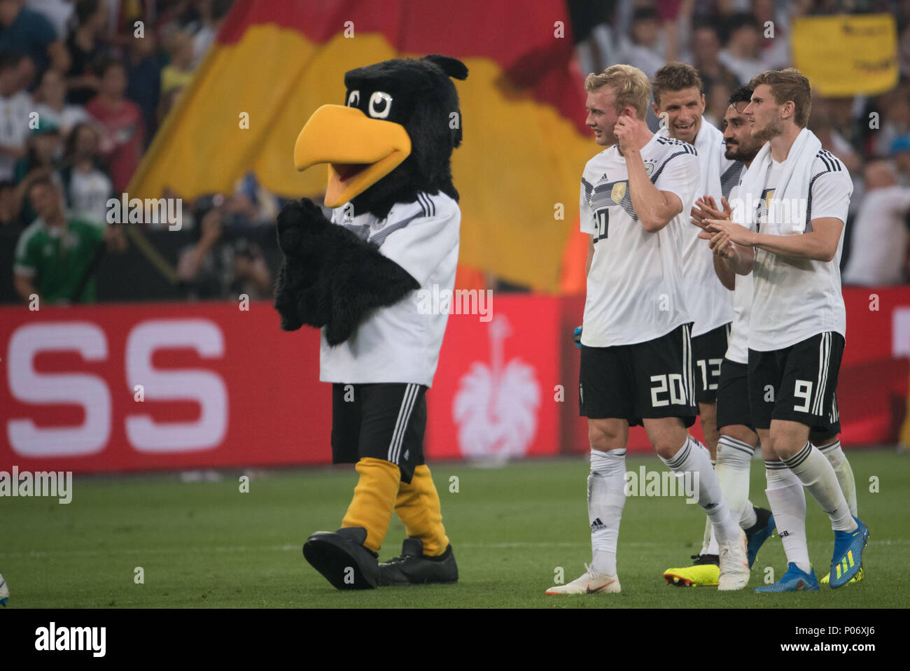 Saudi football mascot hi-res stock photography and images - Alamy
