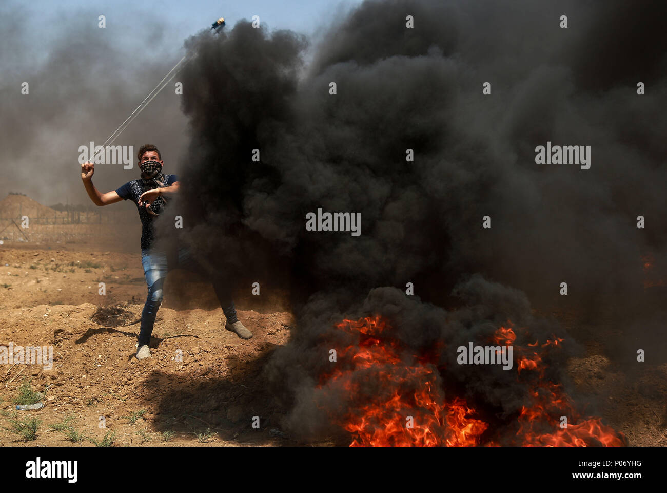 Slingshot gaza hi-res stock photography and images - Alamy