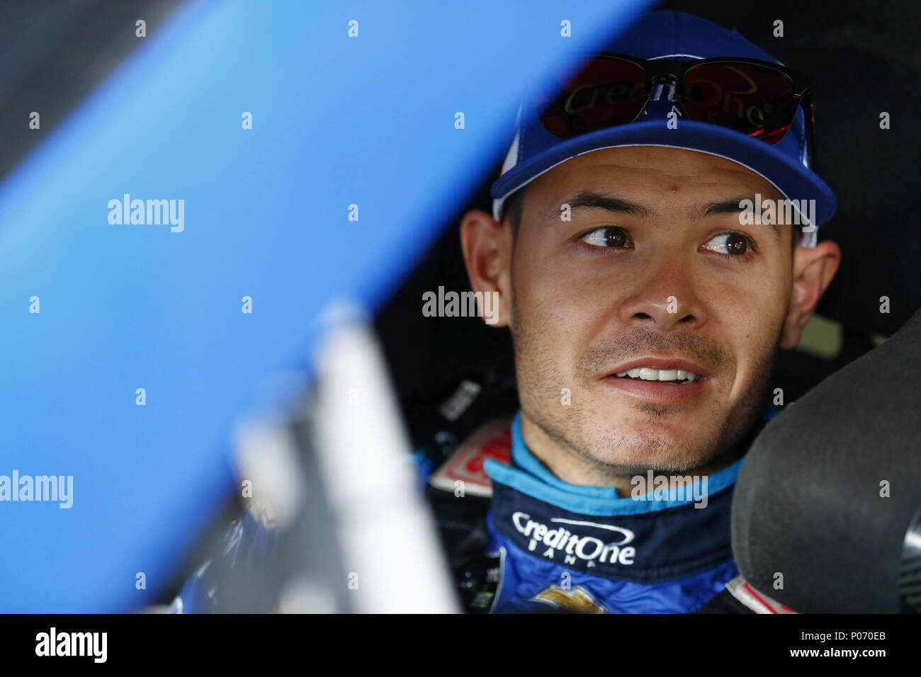 Brooklyn, Michigan, USA. 8th June, 2018. Kyle Larson (42) straps into ...