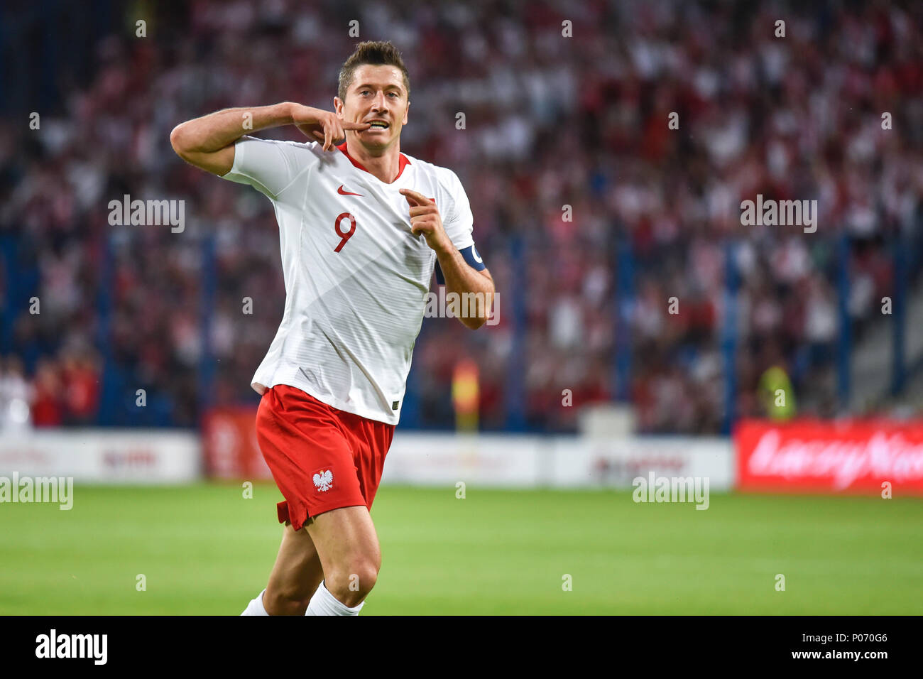 Robert lewandowski goal celebration hi-res stock photography and images ...