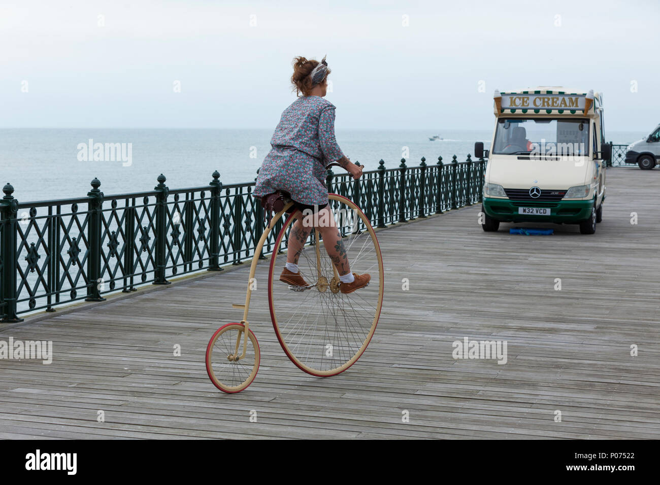 Penny farthing rider hi-res stock photography and images - Alamy