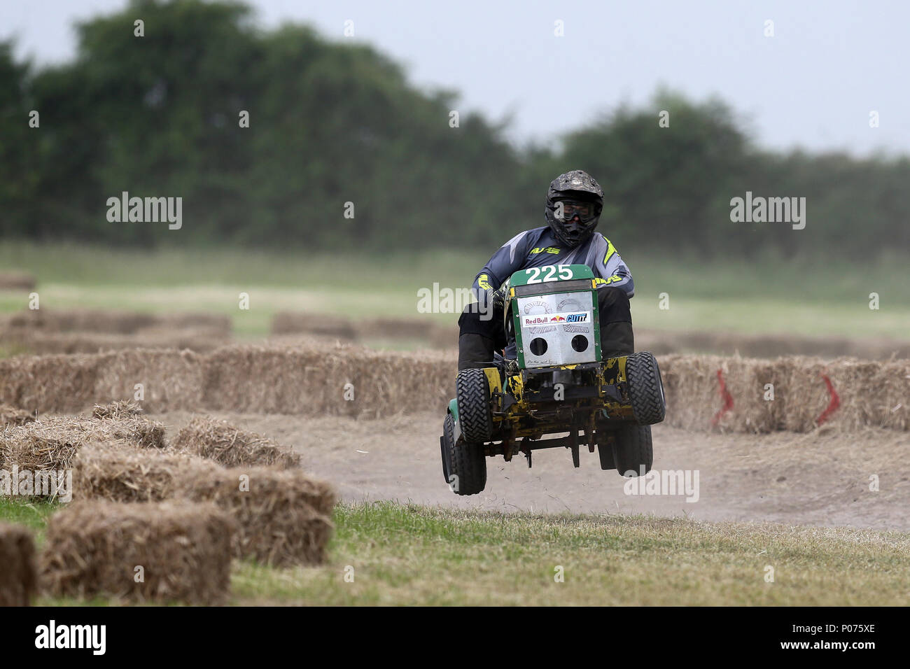 Lawnmower race uk hi-res stock photography and images - Alamy