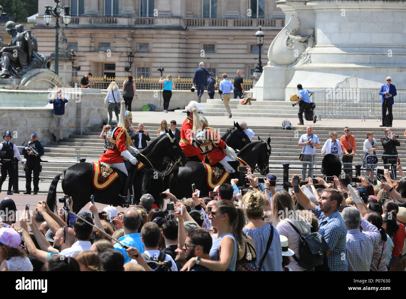Soldier fainting london hi-res stock photography and images - Alamy