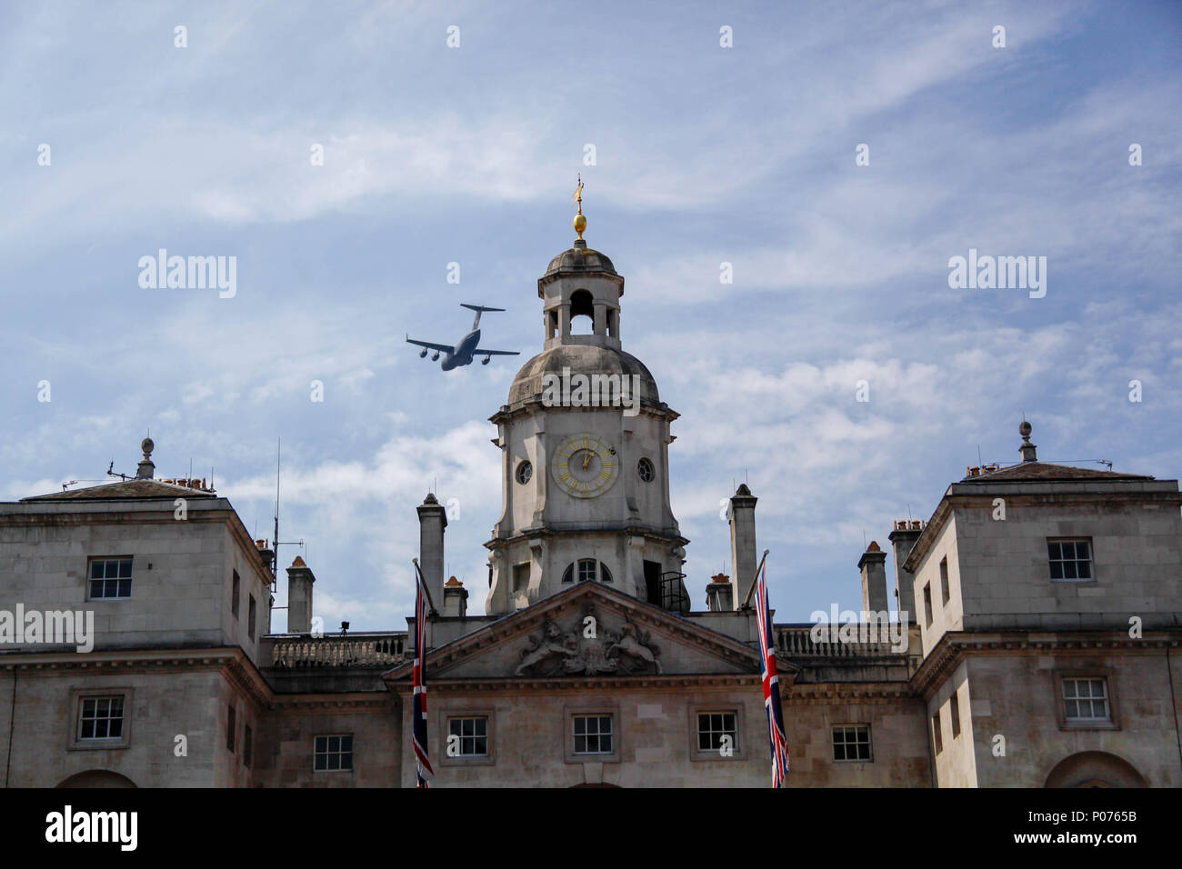 Trooping the colour 2018 royal family hi-res stock photography and ...