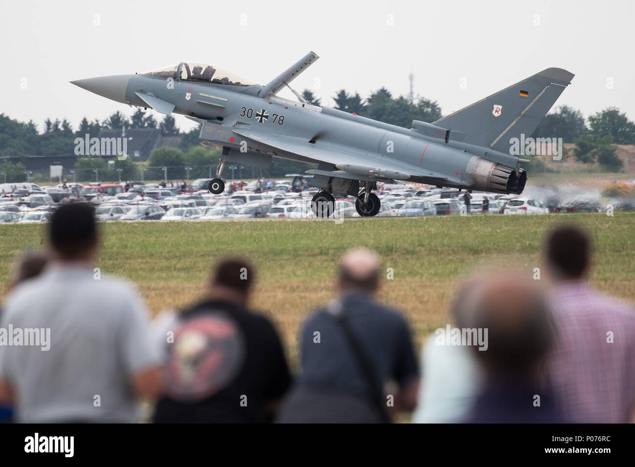 Wunstorf, Germany, 09 June 2018, People watch a Eurofighter (EF2000 ...