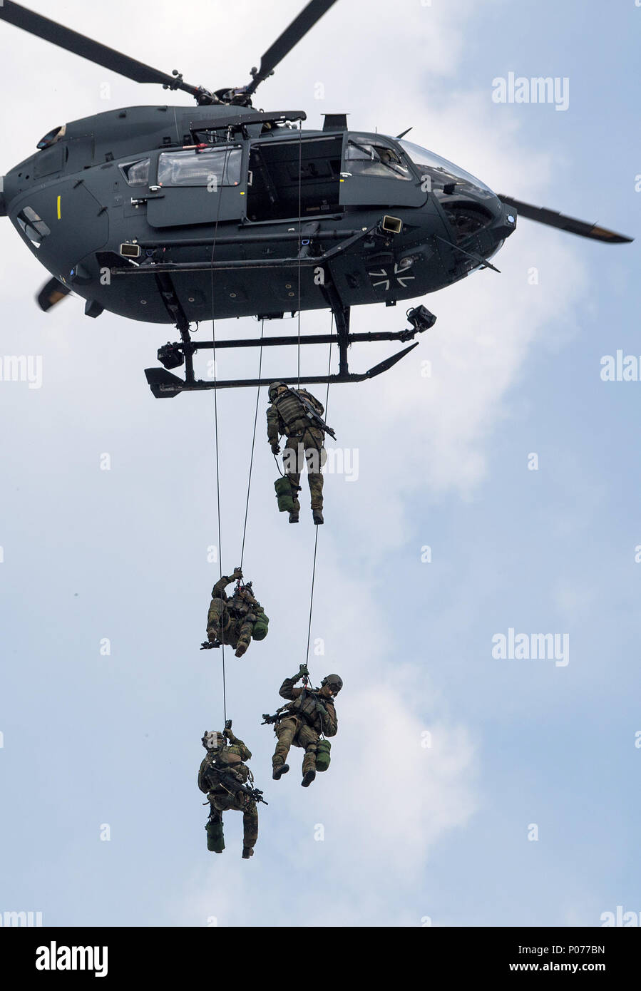 09 June 2018, Germany, Dresden: Special forces of the German Bundeswehr ...
