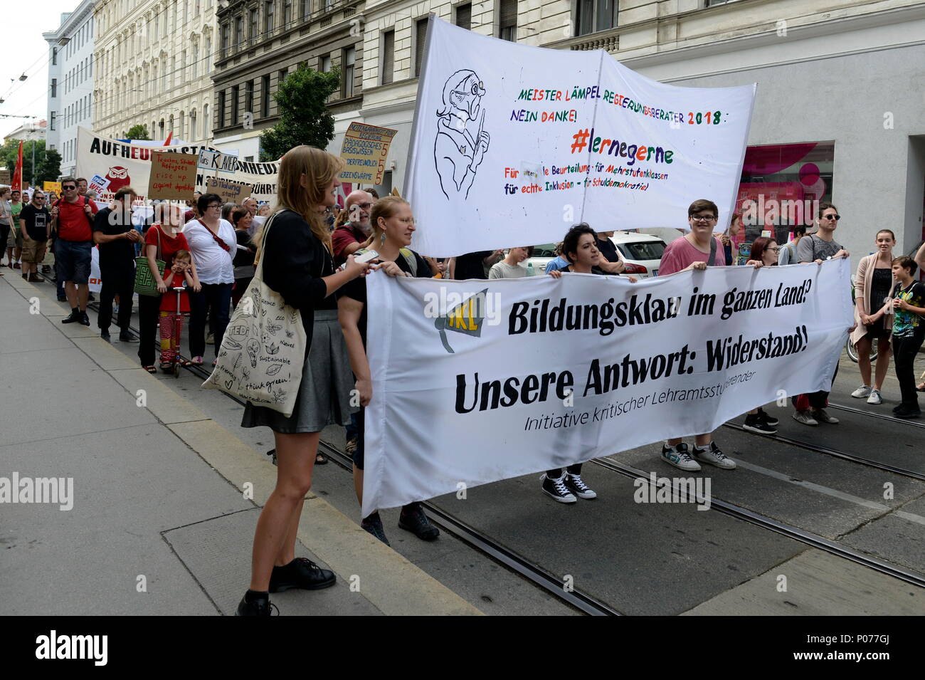 Education system hi-res stock photography and images - Alamy