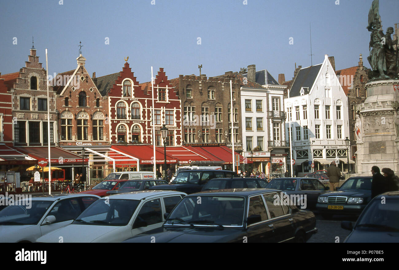 Freedom fighter monument, houses, restaurants, Market Square, Bruges ...