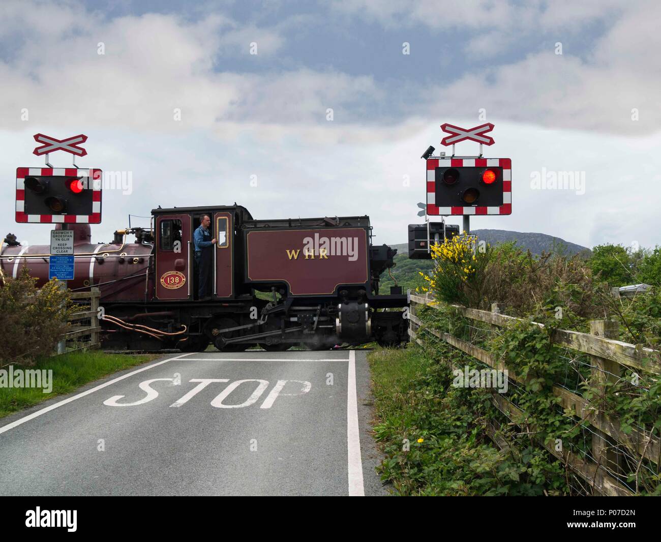 Train on scenic trip through eryri national park hi-res stock ...
