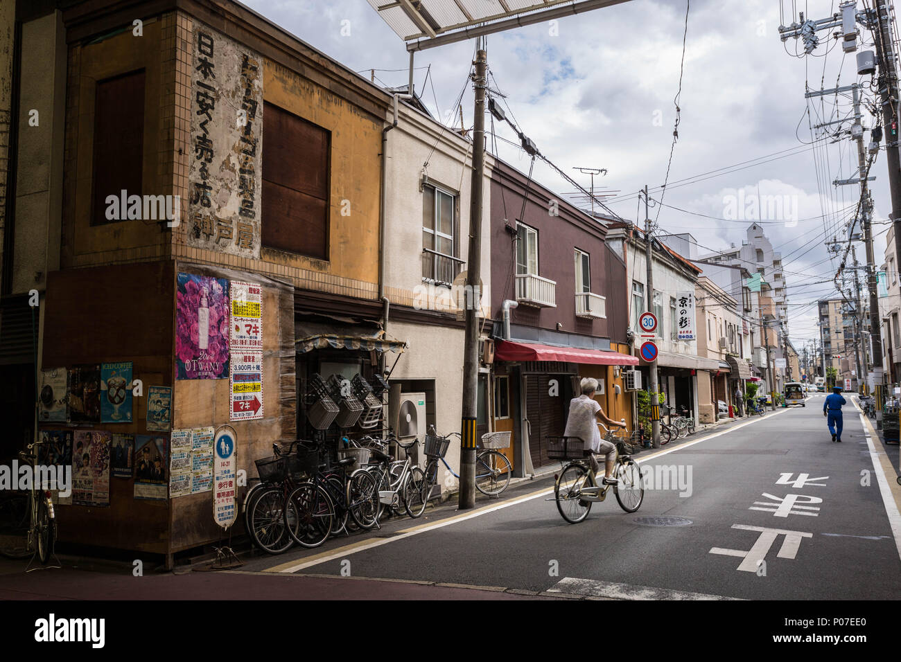 Covered shopping street hi-res stock photography and images - Alamy