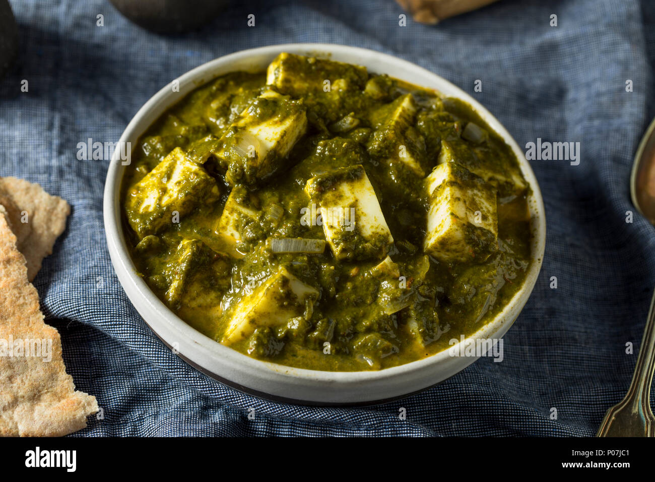 Homemade Healthy Palak Paneer Bowl with Naan Bread Stock Photo - Alamy