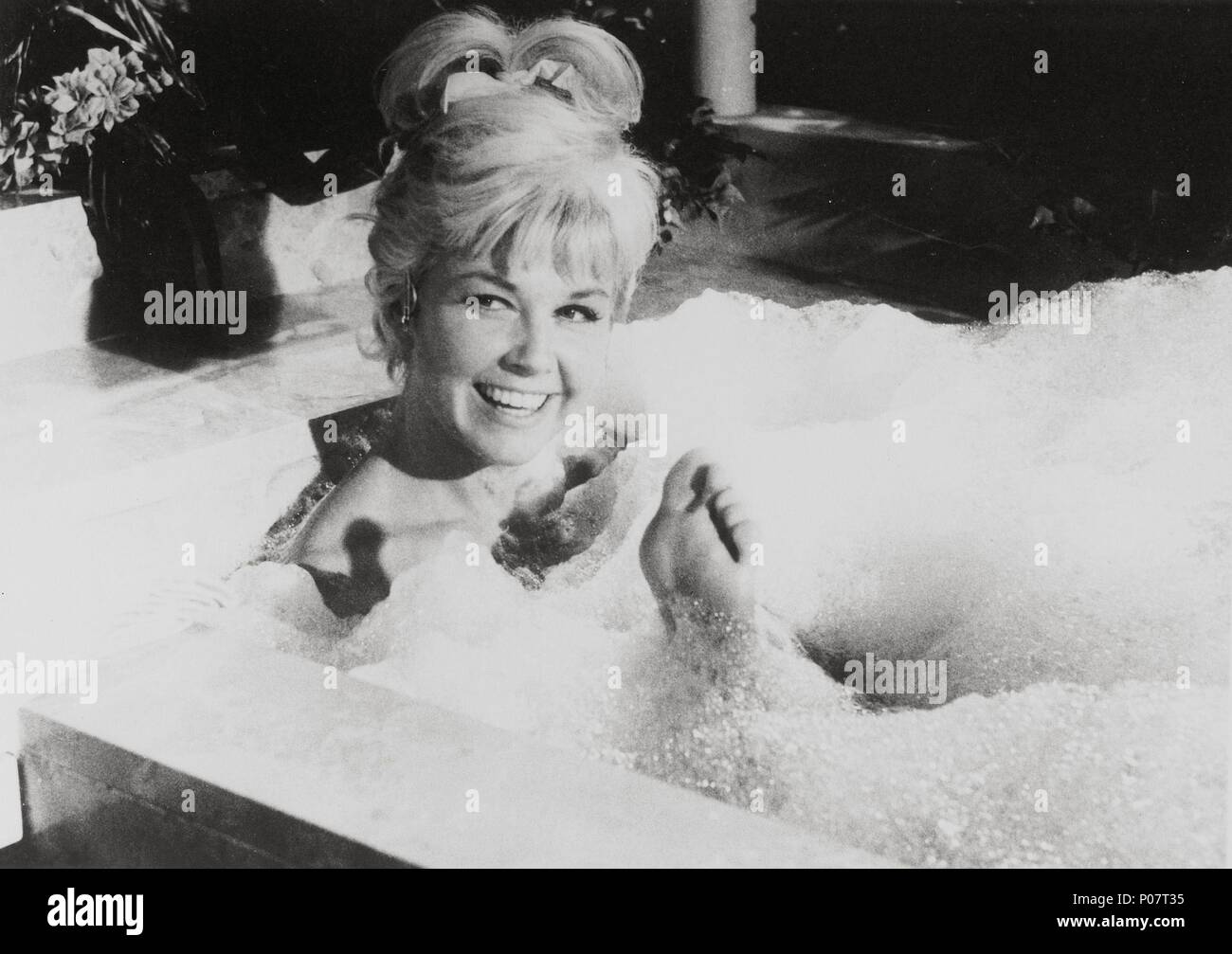 Original Film Title: MOVE OVER, DARLING. English Title: MOVE OVER ... Original Film Title: MOVE OVER, DARLING. English Title: MOVE OVER ...
