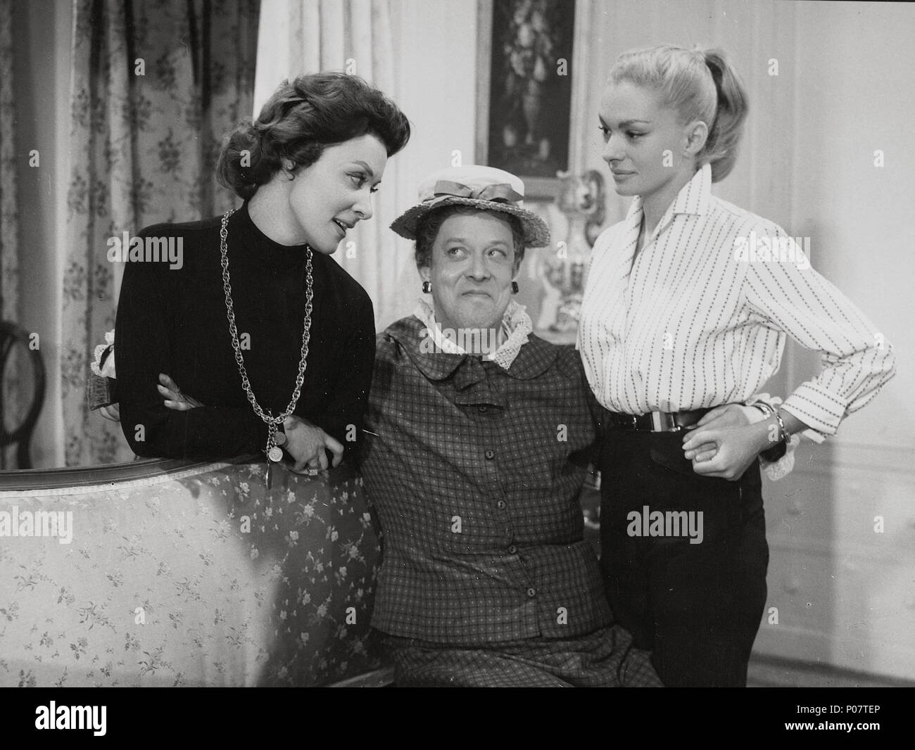 Original Film Title: AZAFATAS CON PERMISO. English Title: AZAFATAS CON ...