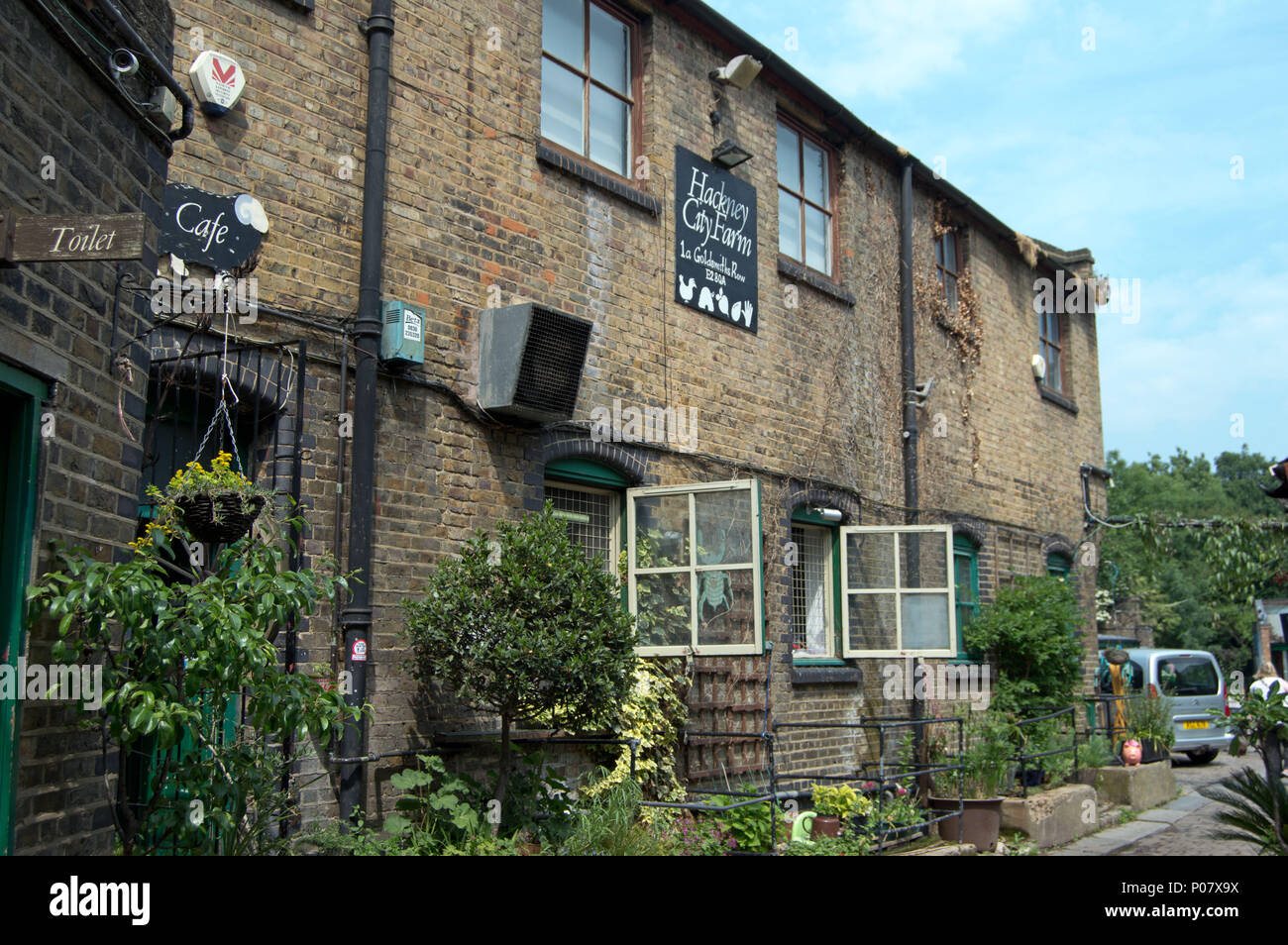 Hackney city farm hi-res stock photography and images - Alamy