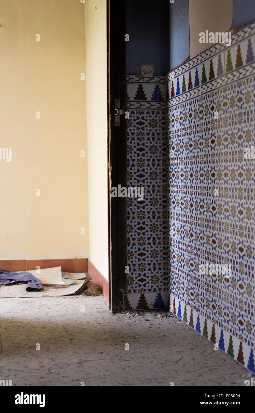 Ceramic tiles wall hi-res stock photography and images - Alamy