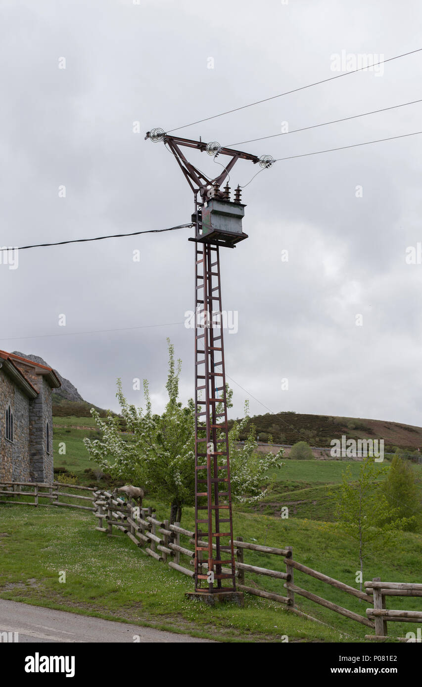 Old pylon with electric lines Stock Photo - Alamy