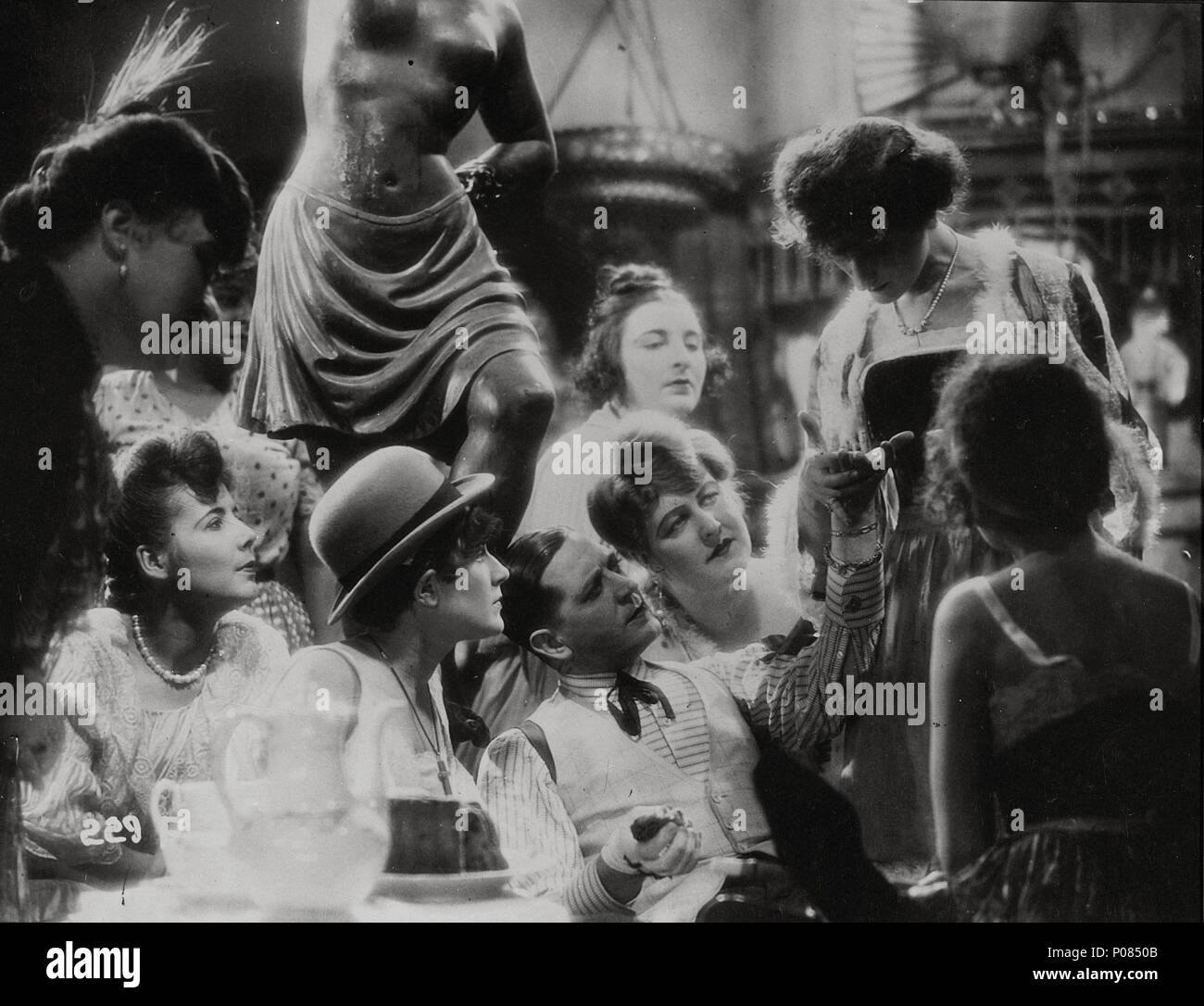 Original Film Title: DREIGROSCHENOPER, DIE. English Title: BEGGAR'S ...