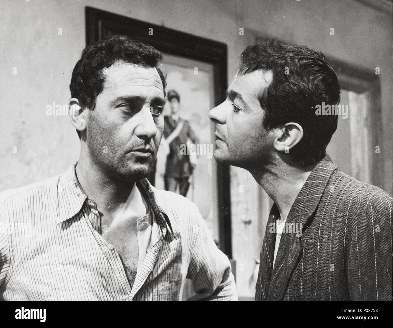 Original Film Title: TUTTI A CASA. English Title: EVERYBODY GO HOME ...