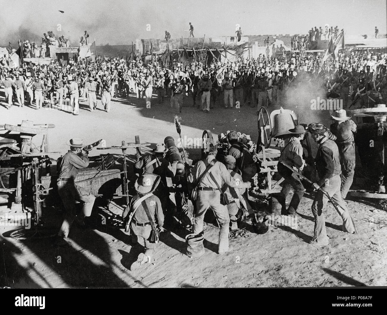 The alamo battle scene (1960) hi-res stock photography and images - Alamy