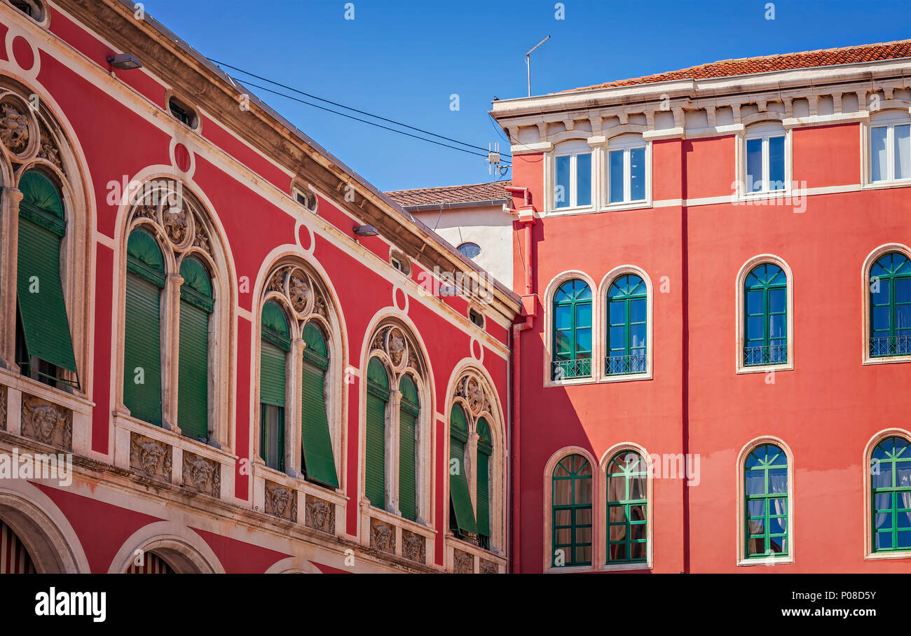 Split buildings in background hi-res stock photography and images - Alamy
