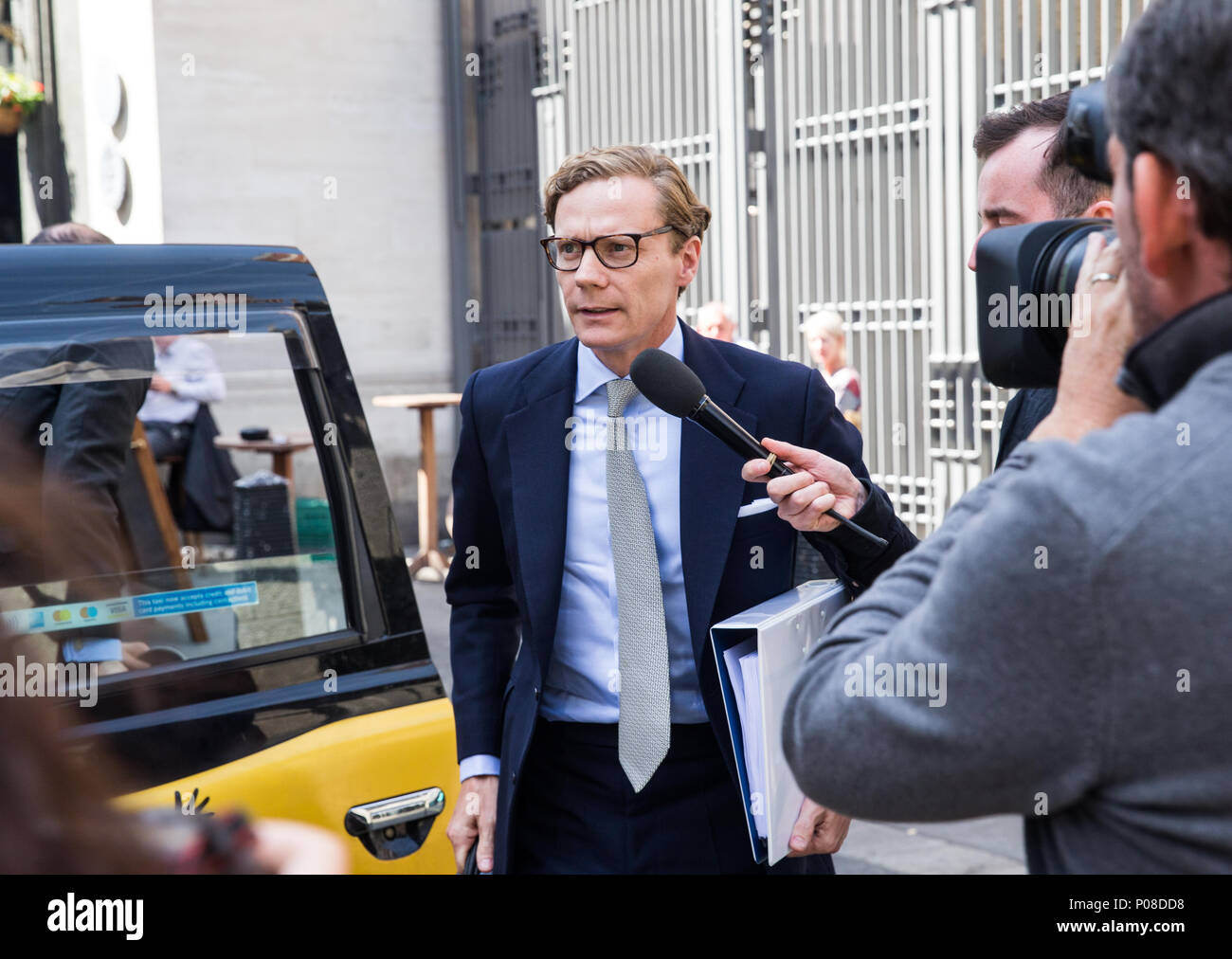 Alexander nix arrival hi-res stock photography and images - Alamy