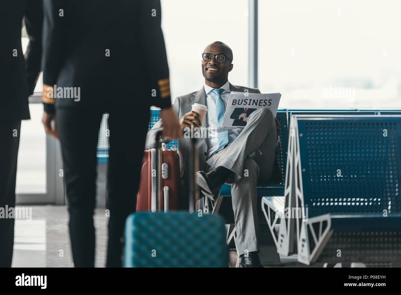 Pilot reading paper hi-res stock photography and images - Alamy