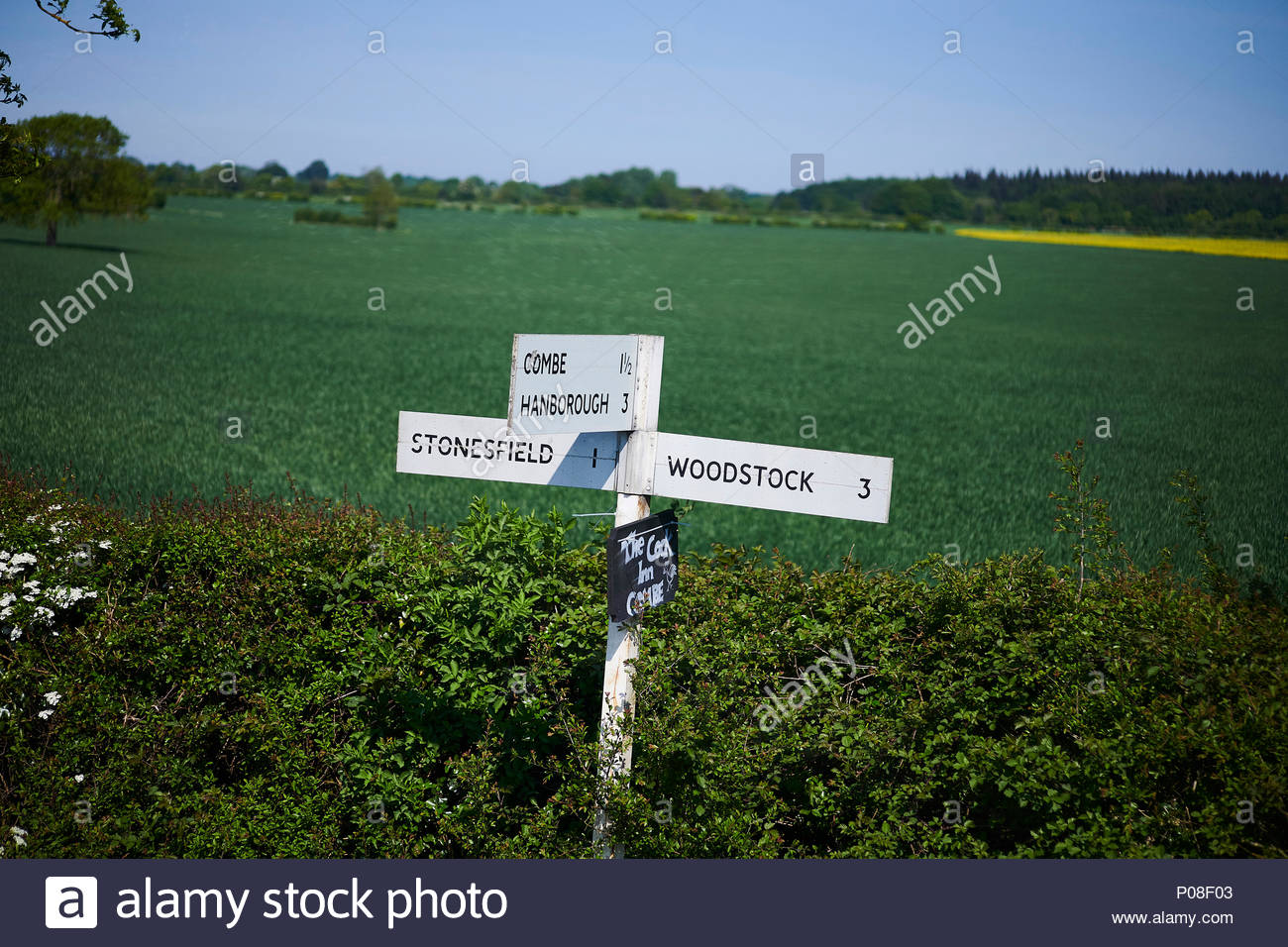 Cotswolds Signs High Resolution Stock Photography and Images - Alamy