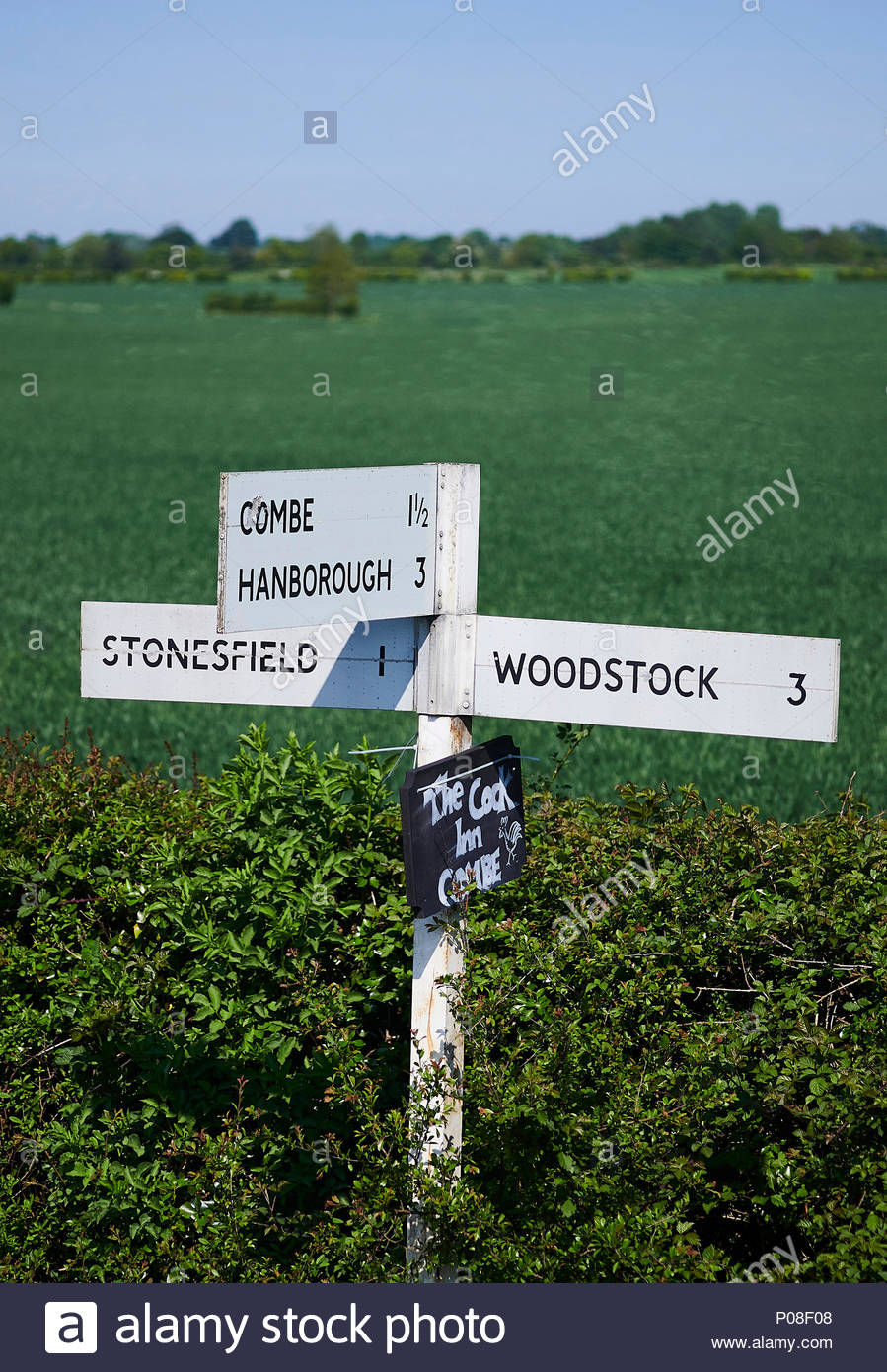 Cotswolds Signs High Resolution Stock Photography and Images - Alamy