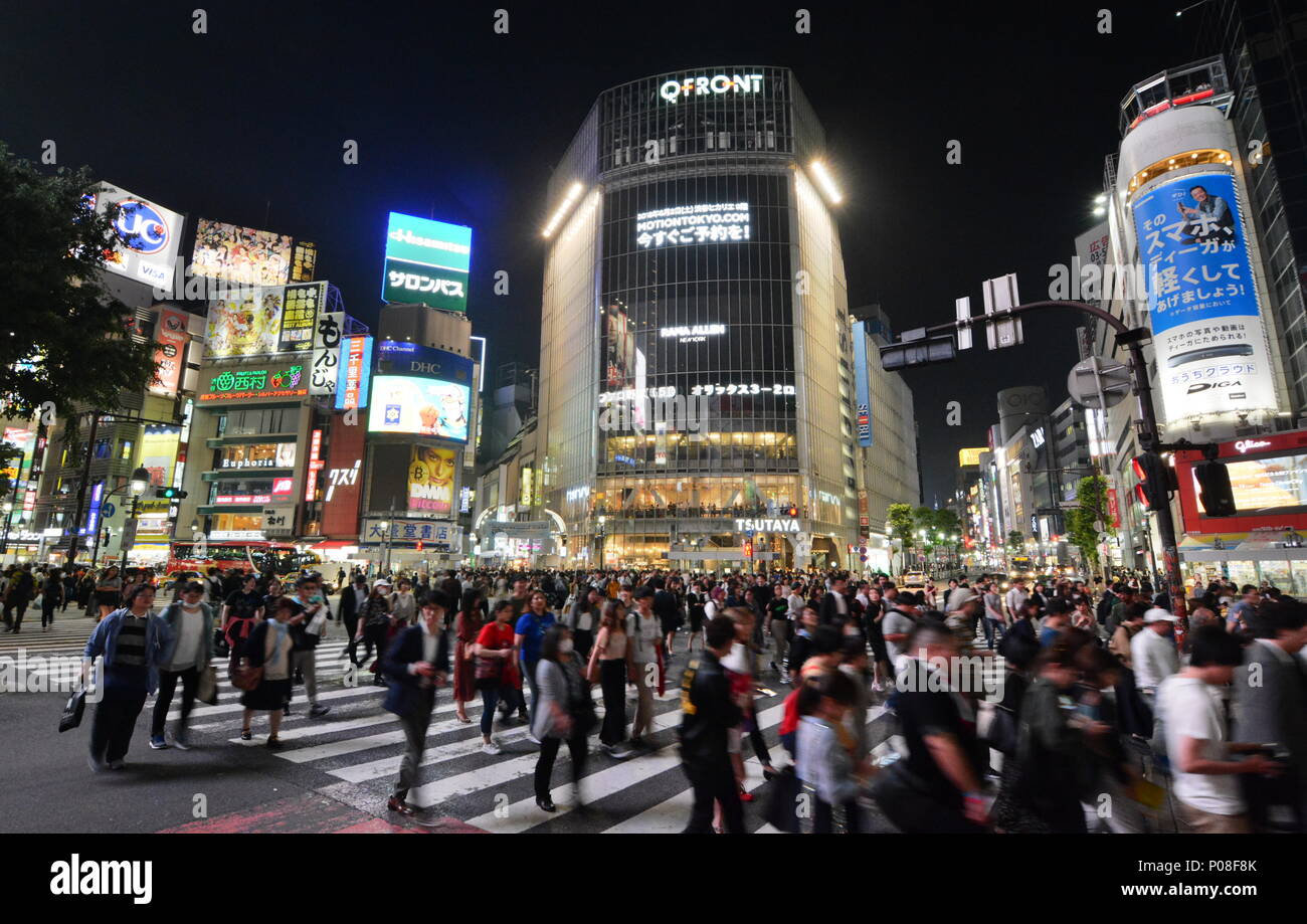 Shibuya scramble crossing at night. Tokyo. Japan Stock Photo - Alamy