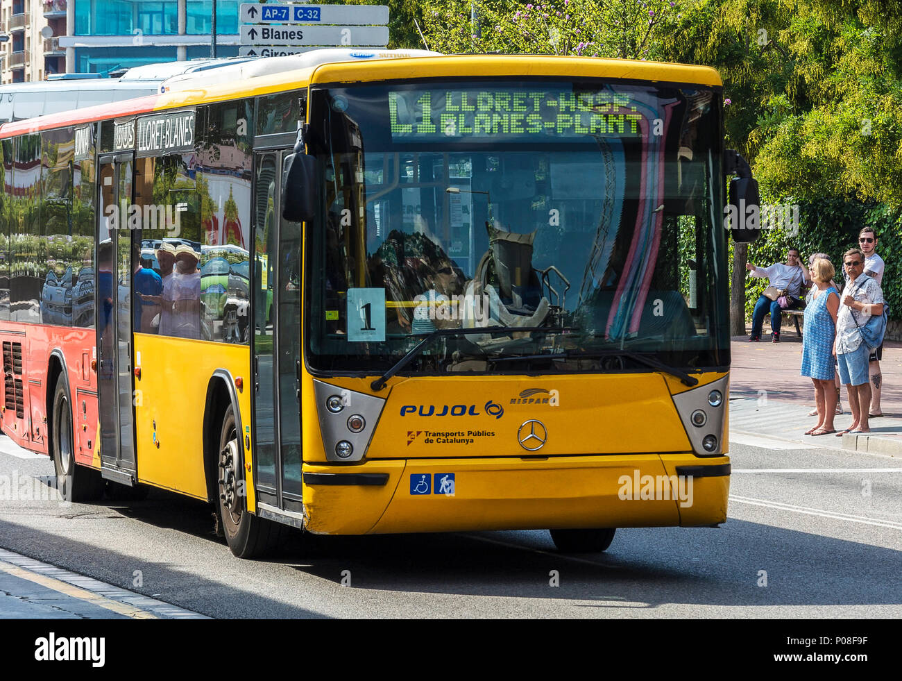 Spanish route bus hi-res stock photography and images - Alamy