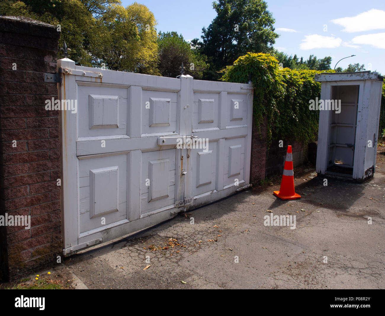 Road closed gate hi-res stock photography and images - Alamy