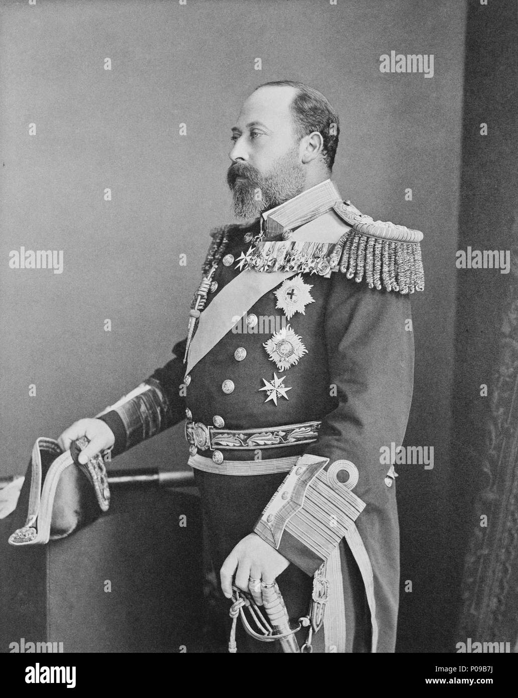 . English: Photograph of Albert Edward, Prince of Wales wearing the ...