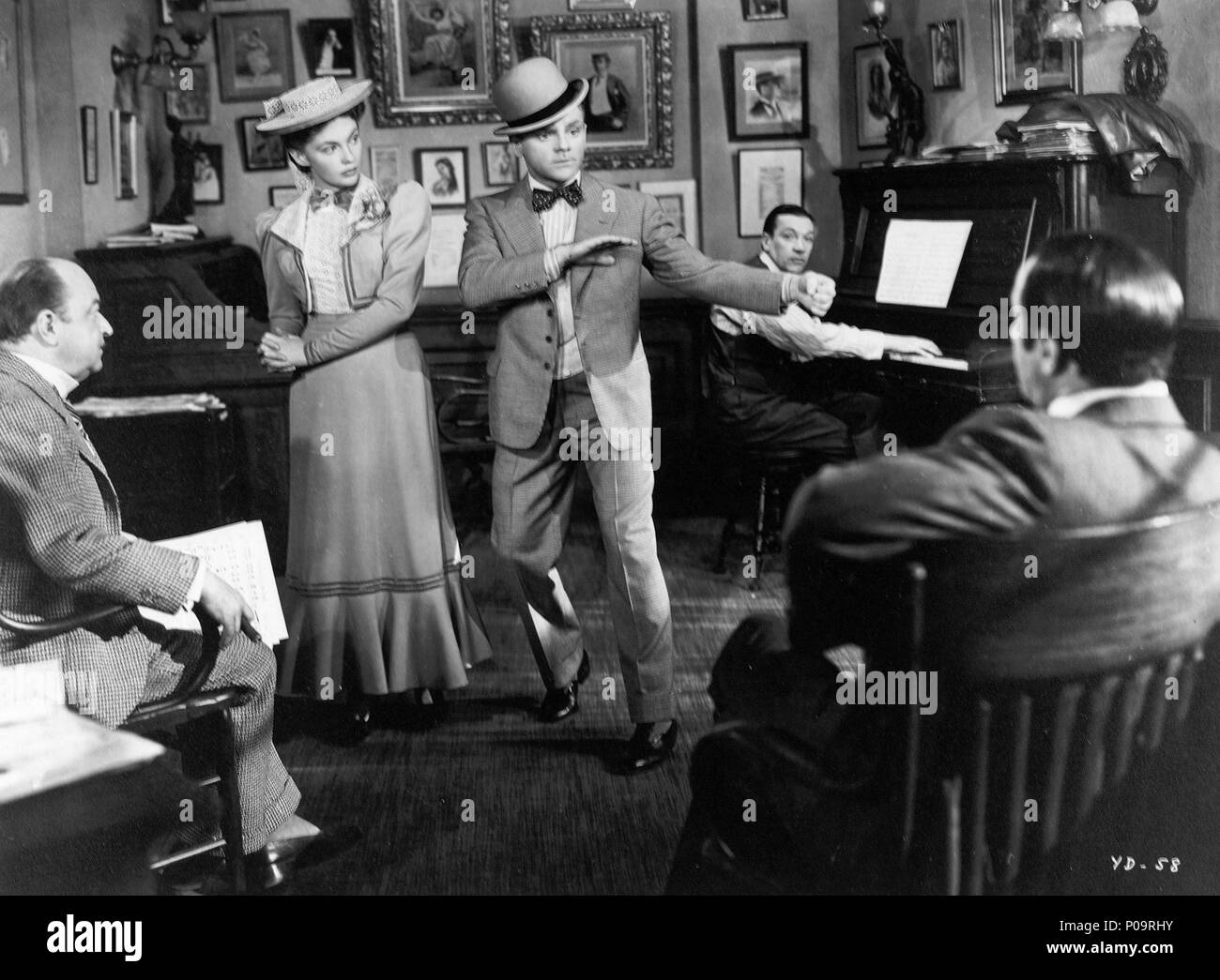 James cagney and yankee doodle dandy hi-res stock photography and ...