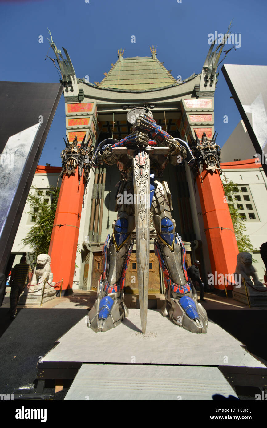 TRANSFORMERS - OPTIMUS PRIME Handprint/Footprint Ceremony at Chinese ...