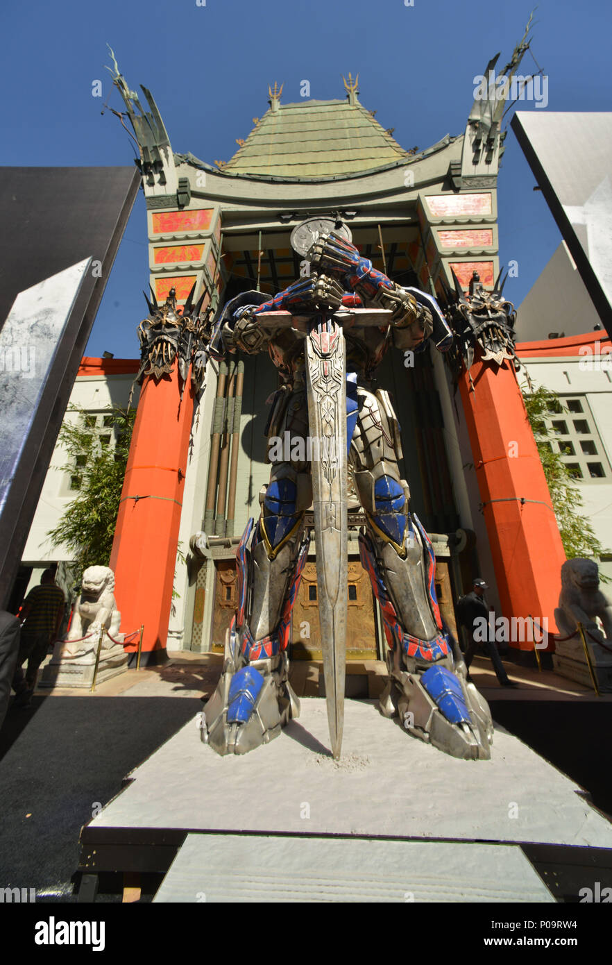 Transformers optimus prime handprint footprint ceremony at chi hi-res ...