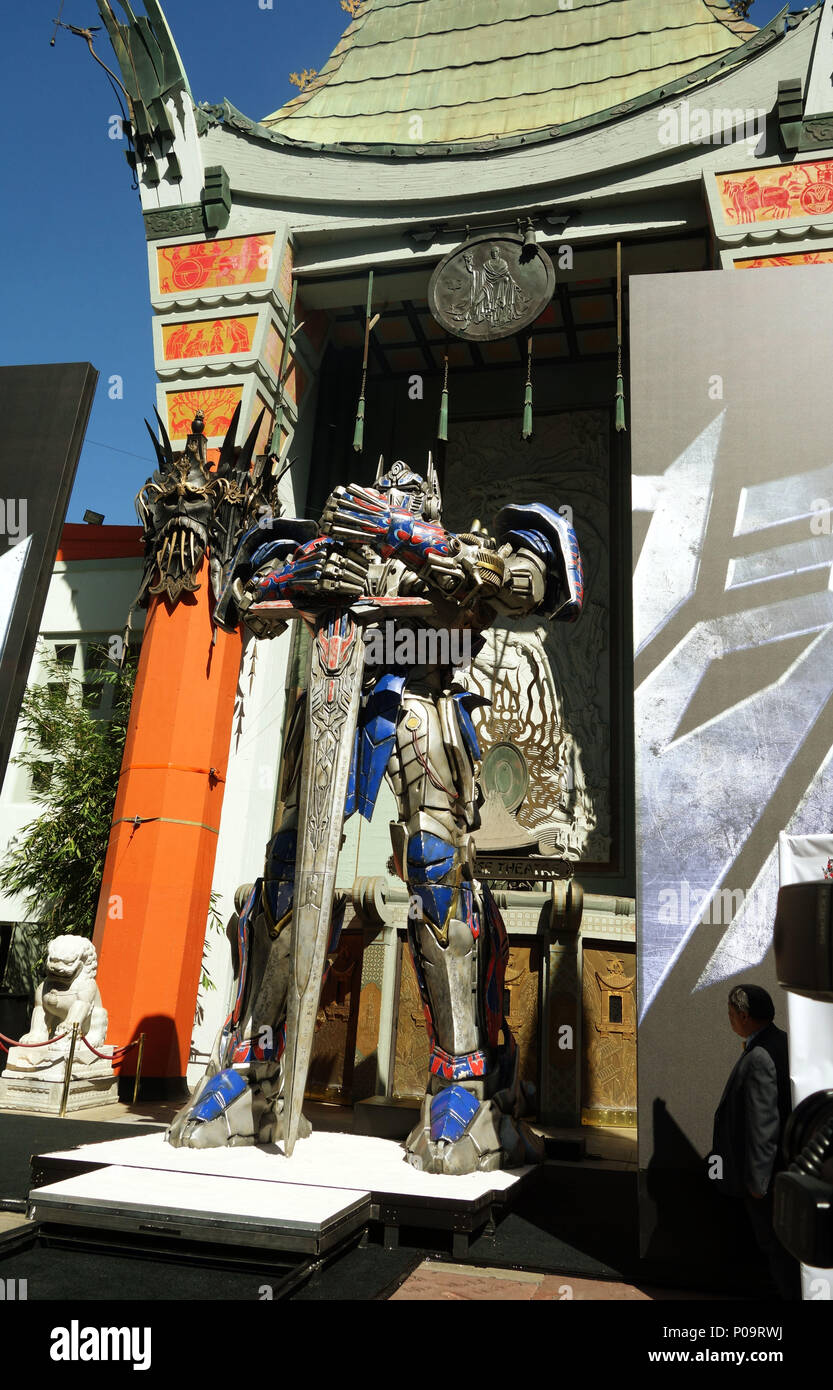 Transformers movie chinese hi-res stock photography and images - Alamy