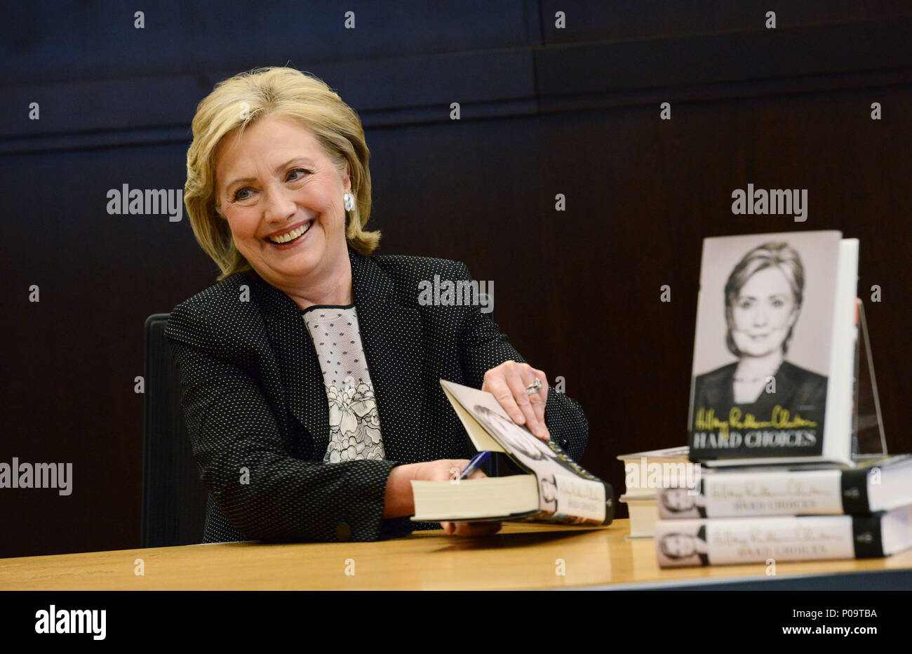 Hillary Clinton - Book Signing 025 at the Guardians of the Galaxy ...