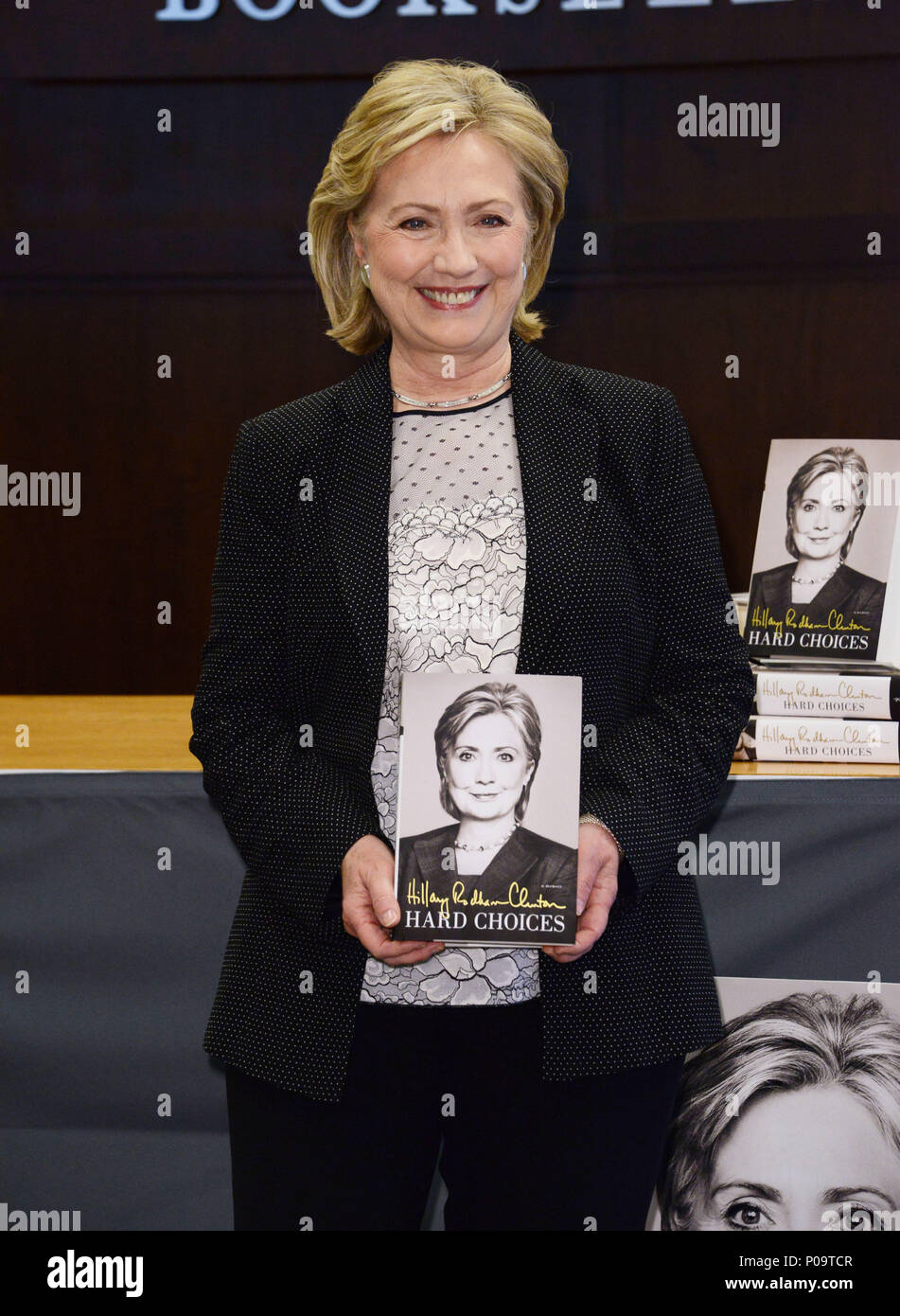 Hillary Clinton - Book Signing 031 at the Guardians of the Galaxy ...
