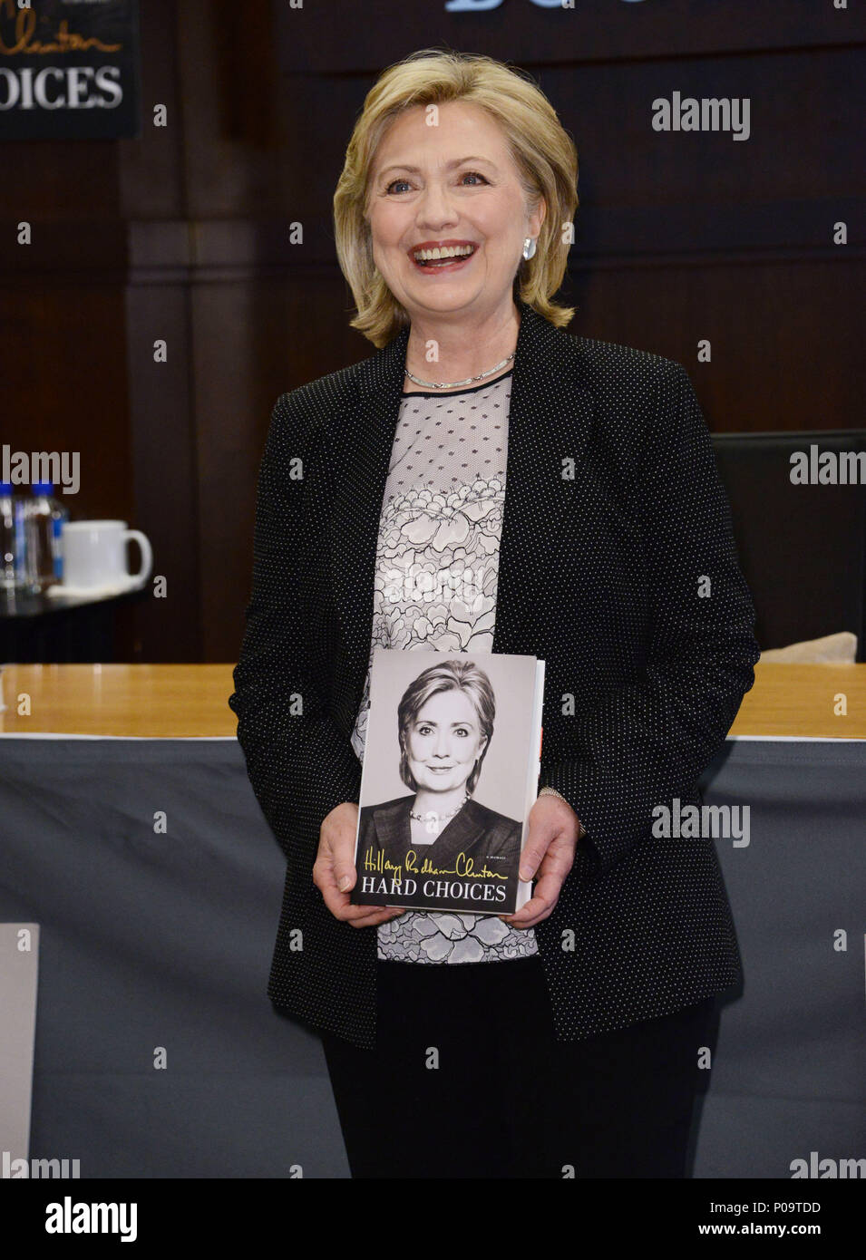 Hillary Clinton - Book Signing 032 at the Guardians of the Galaxy ...