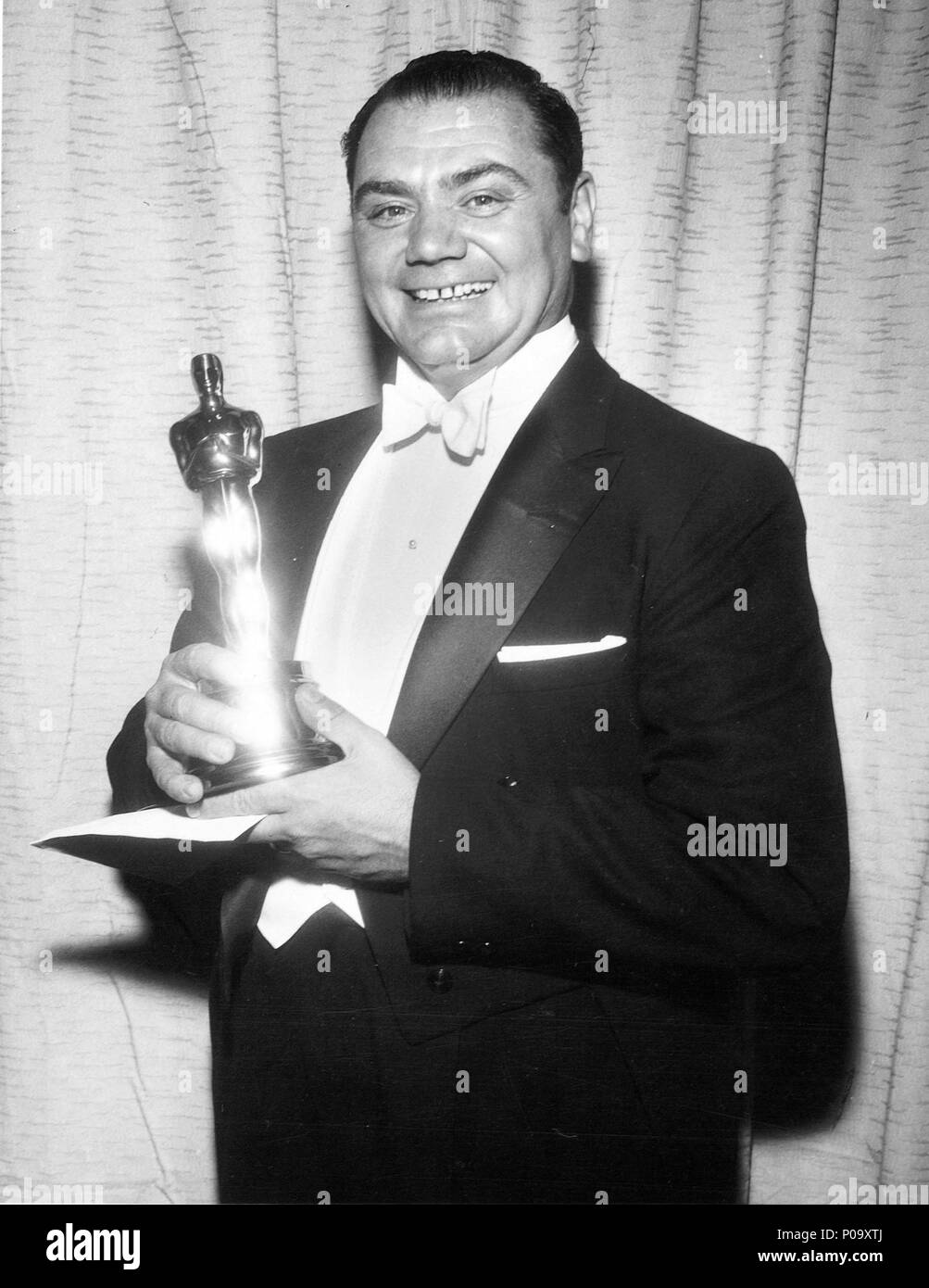 Ernest borgnine actor hi-res stock photography and images - Alamy