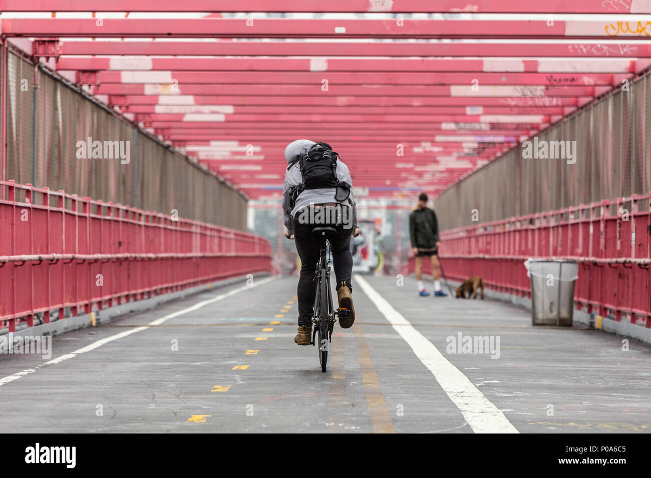 Walking lane on brooklyn bridge hi-res stock photography and images - Alamy