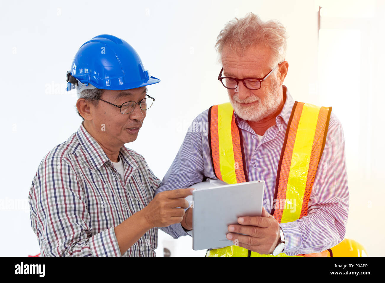 Two engineer hi-res stock photography and images - Alamy