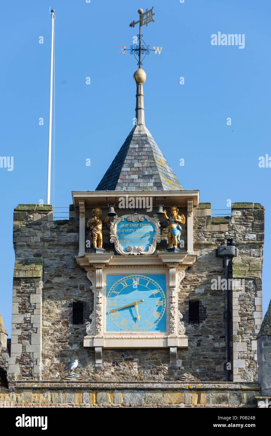 St marys church rye clock hi-res stock photography and images - Alamy