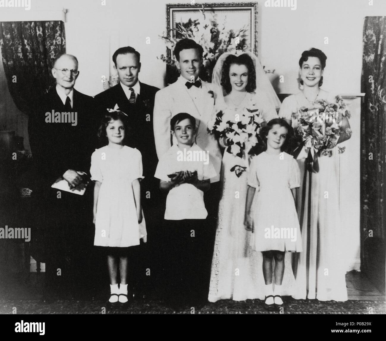 Year: 1942. Stars: MARILYN MONROE; JIM DOUGHERTY; GRACE MCKEE Stock ...